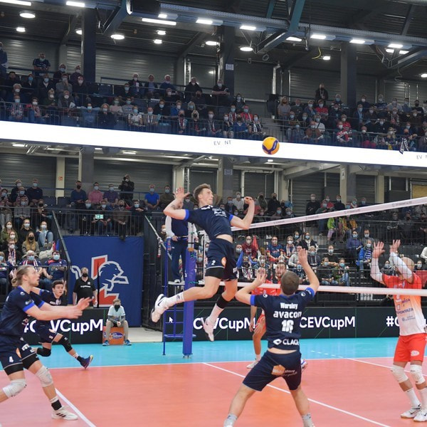 SVG Lüneburg : BERLIN RECYCLING Volleys